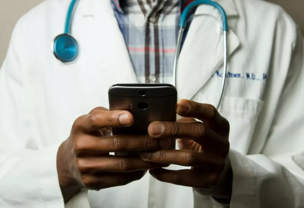 What Are The Advantages and Disadvantages of Online Therapy? - Mental ...